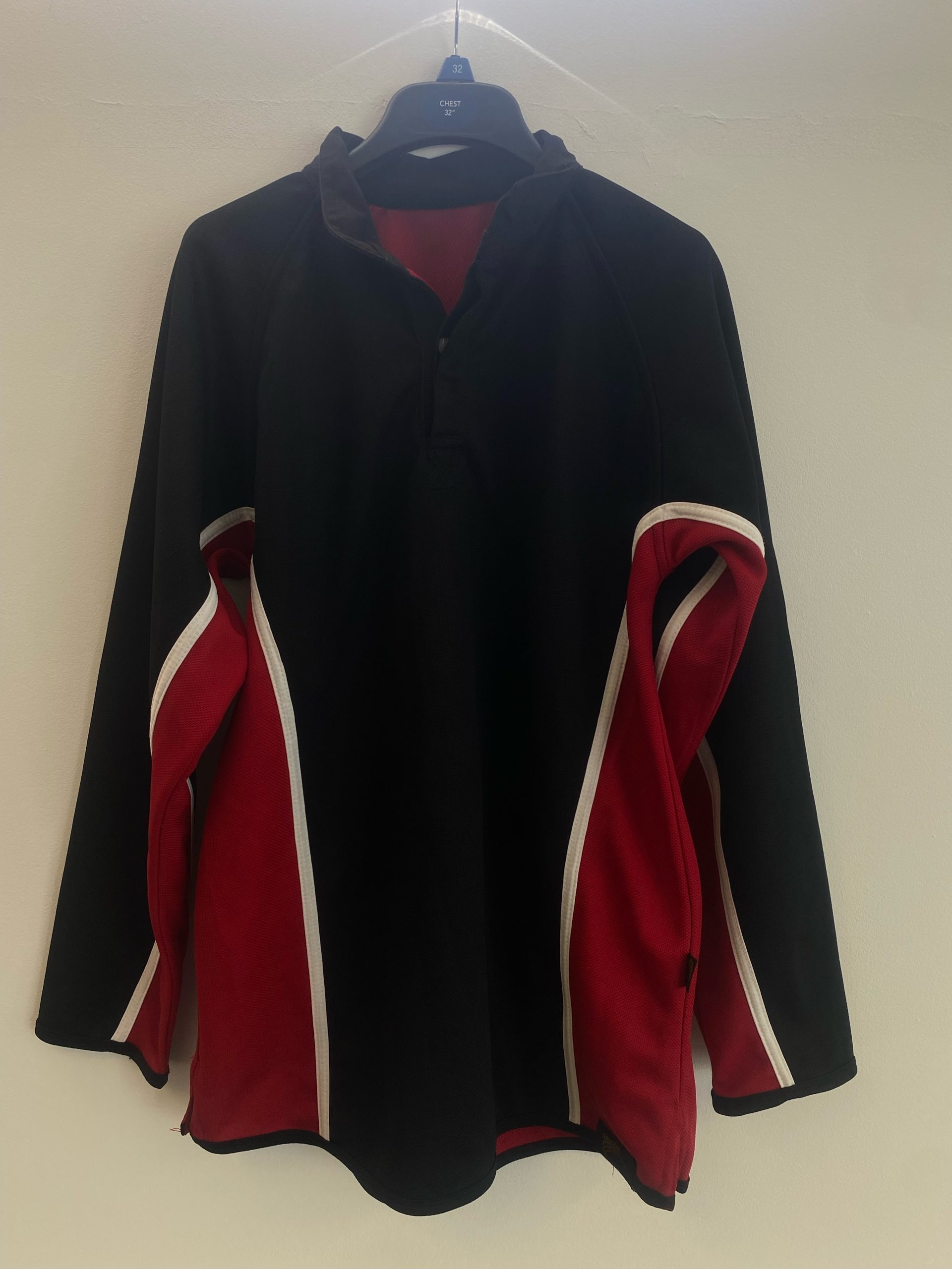 PRE LOVED REVERSIBLE RUGBY SHIRT BLACK/RED | Smiths Schoolwear
